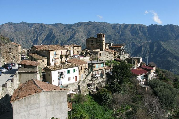 The Griko of Calabria: The Italian Greek Holdouts from Antiquity ...